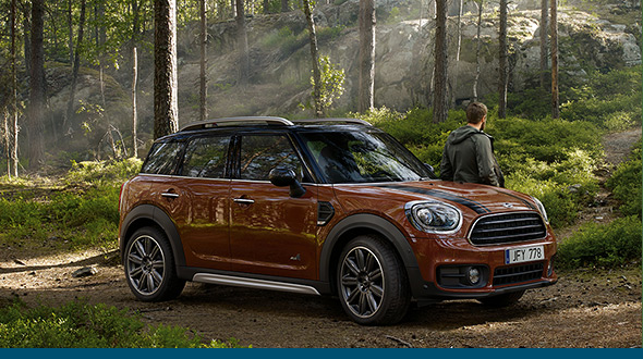 THE NEW MINI CROSSOVER.